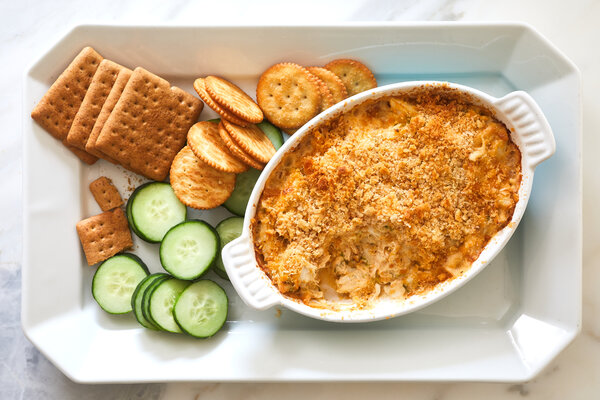 What crackers go with hot crab dip?