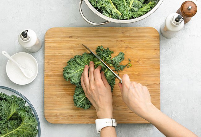 What cuts the bitterness of kale?