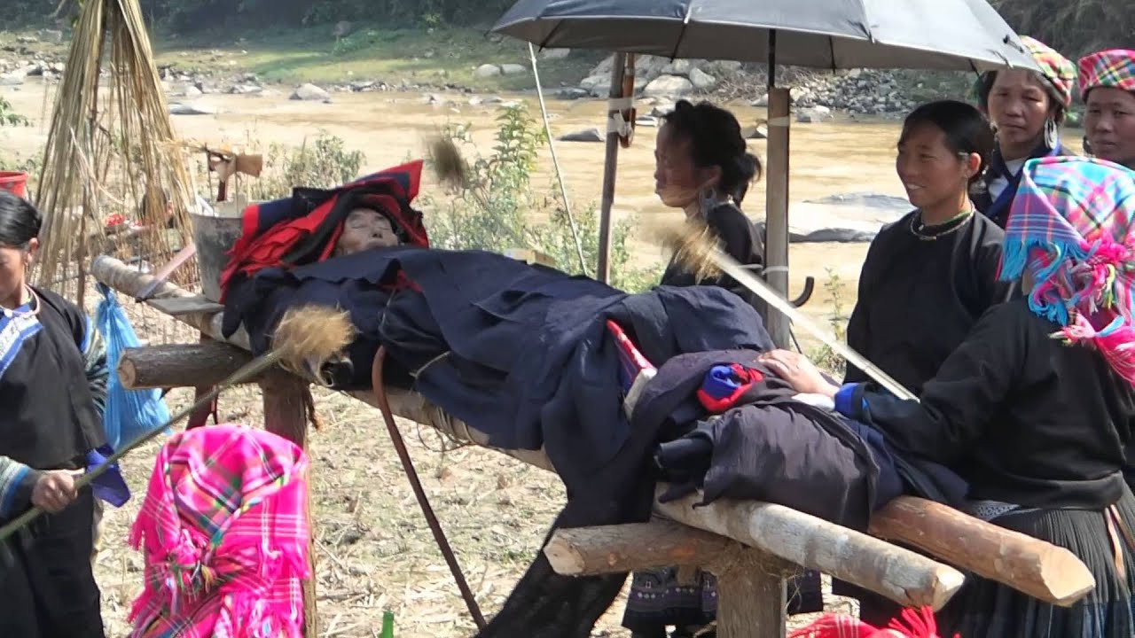 What do Hmong people do when someone dies?