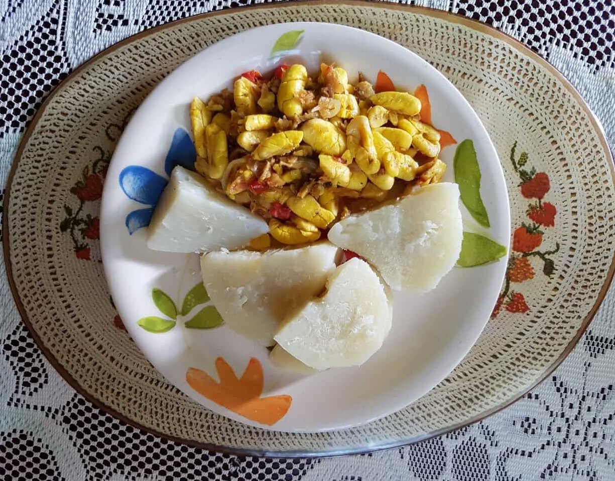 What do Jamaicans eat for breakfast?