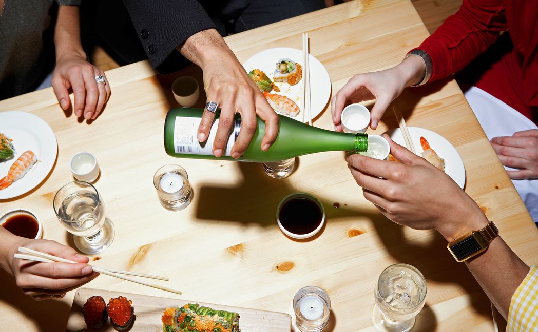 What do you eat while drinking sake?