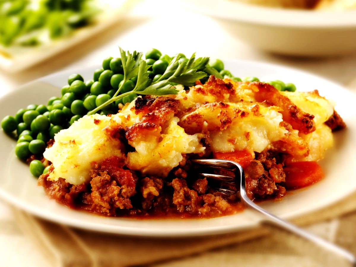 What do you eat with cottage pie?