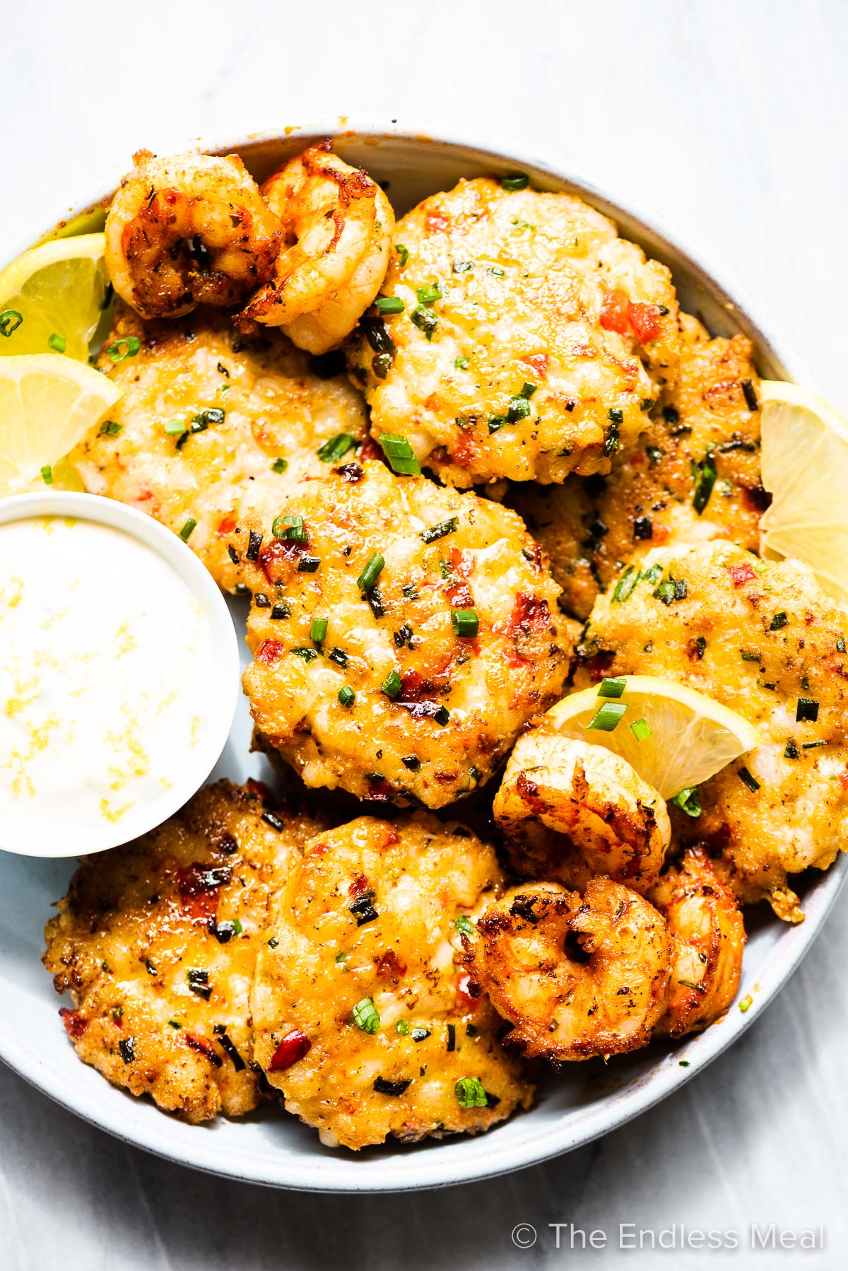 What do you eat with shrimp cakes?