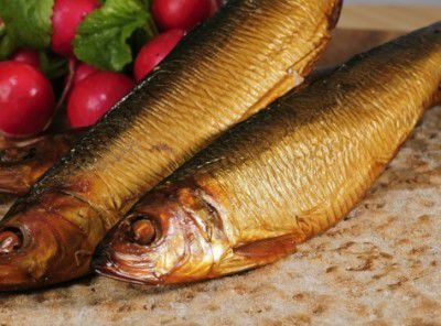 What do you put on fish before smoking?