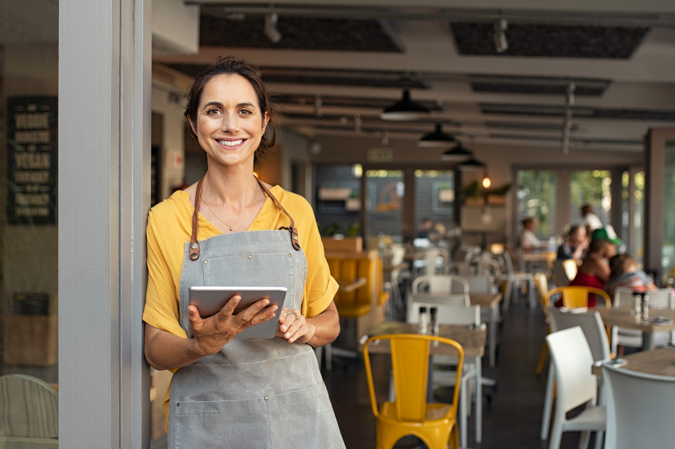 What do you say when you order at a restaurant in France?