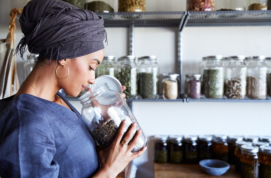 What does a herbalist do?