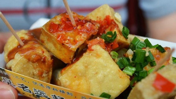 What does a stinky tofu taste like?