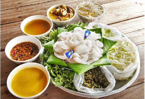 What does a typical Cambodian meal look like?