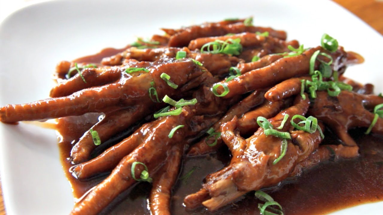 What does chicken feet taste like?