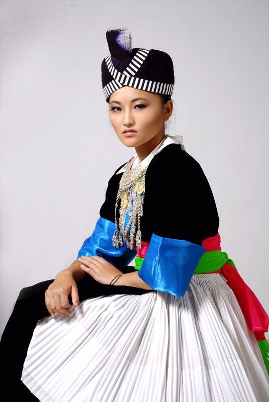 What does it mean to be a White Hmong?