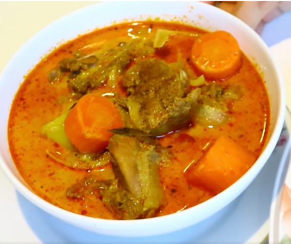 What does Khmer curry taste like?