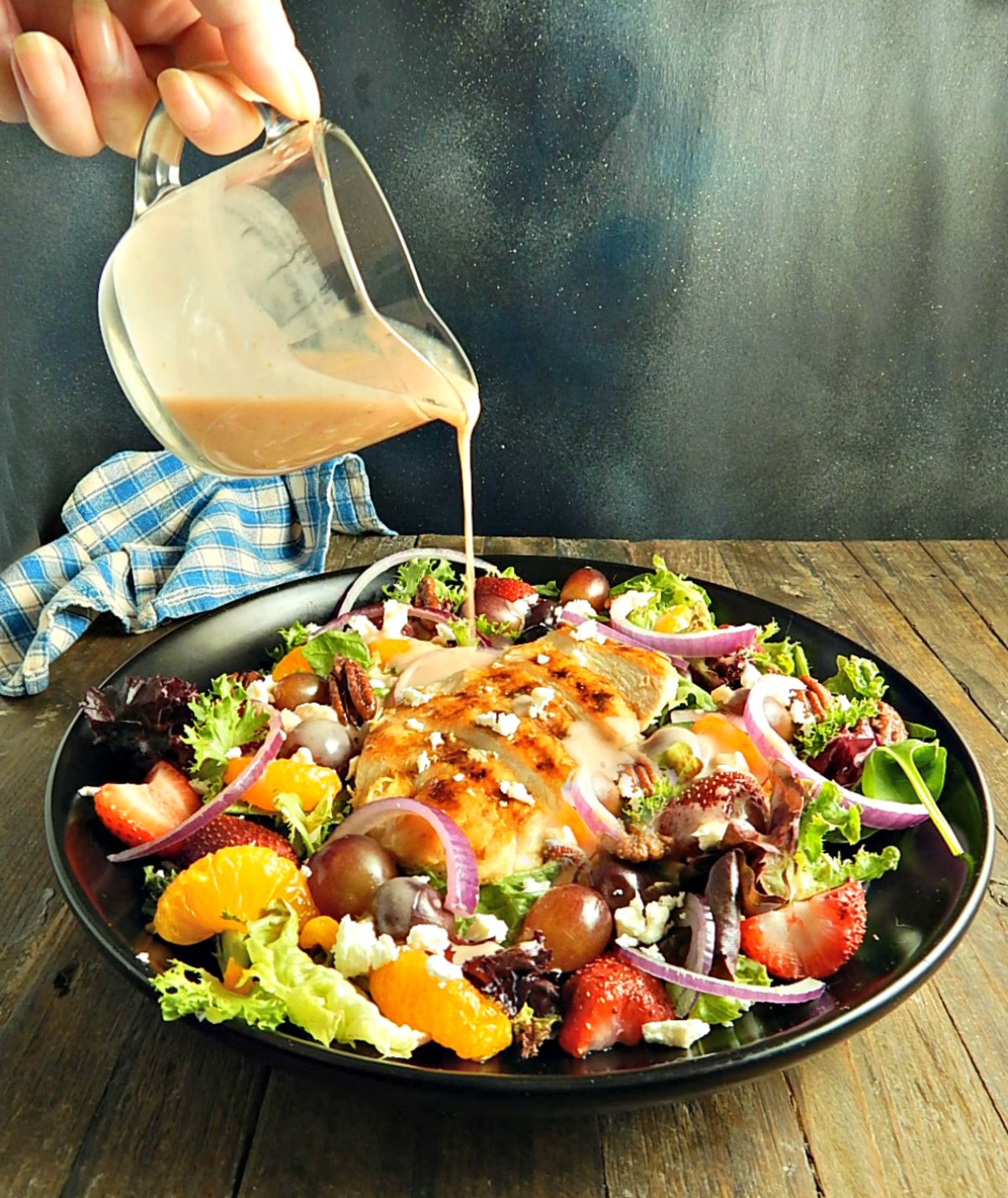What does longhorn salad taste like?