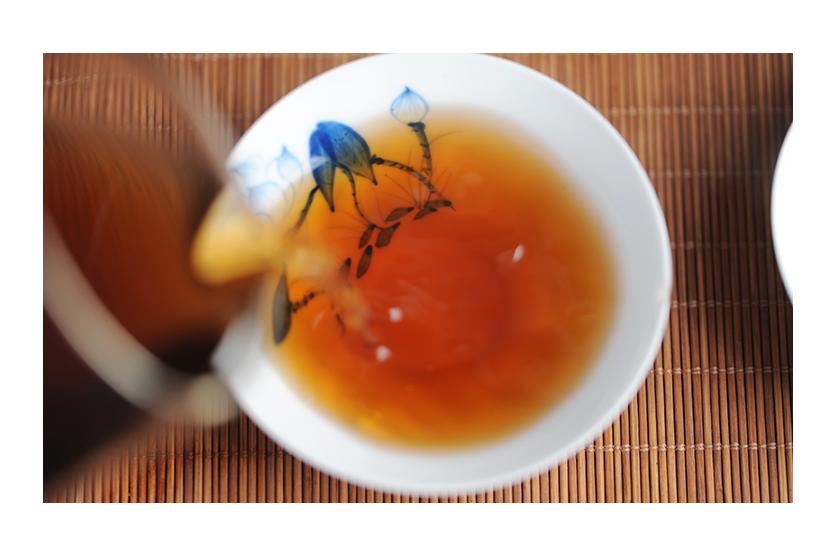 What does pu-erh tea smell like?