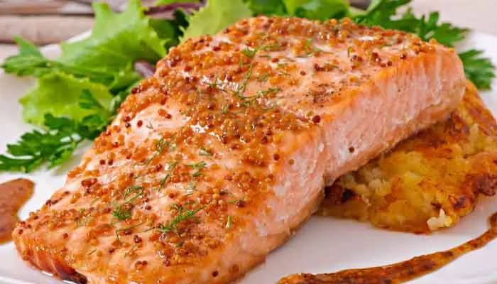 What does salmon taste like when boiled?