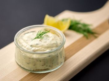 What does tartar sauce accompany?