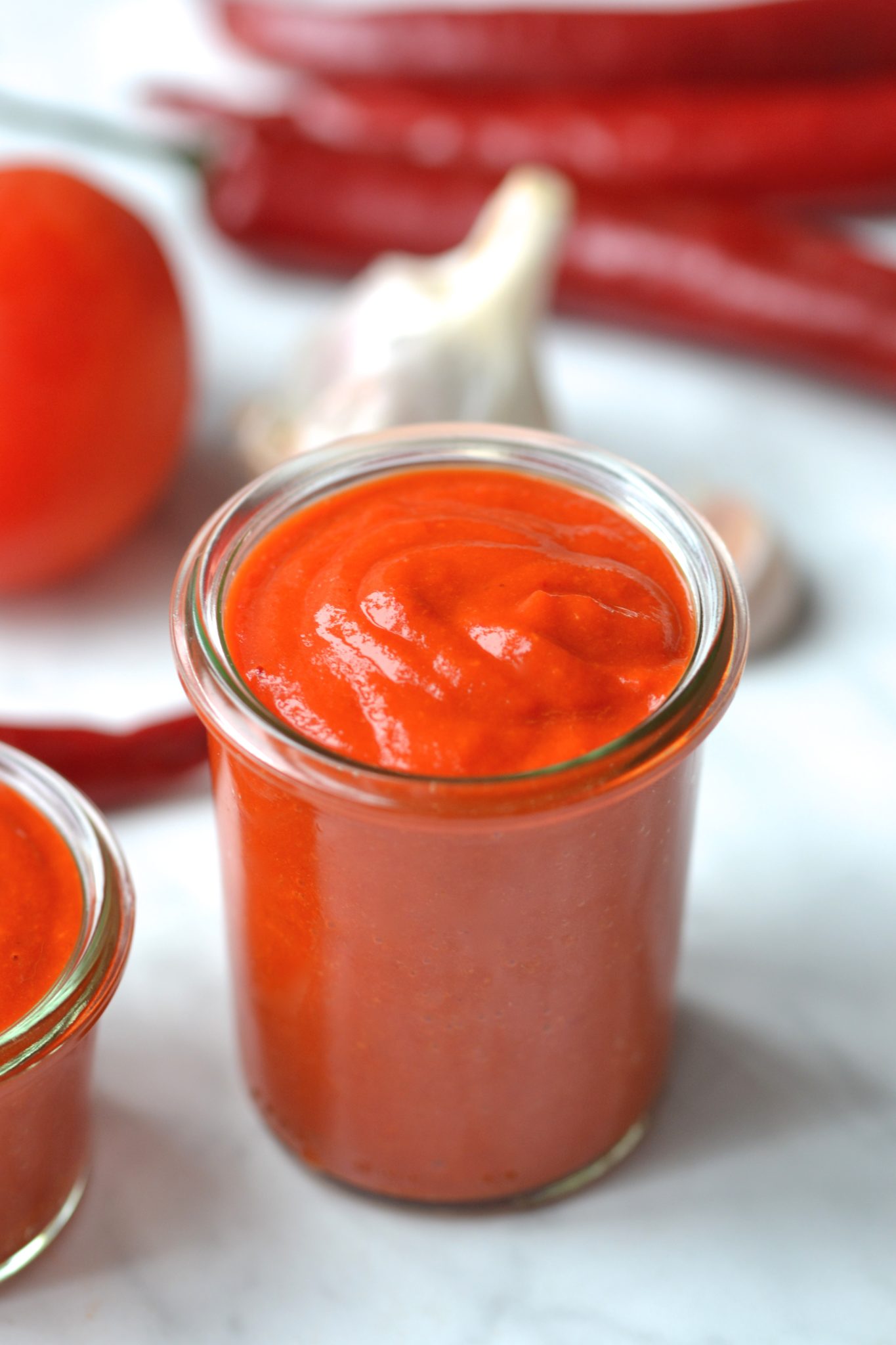 What does xanthan gum do to hot sauce?