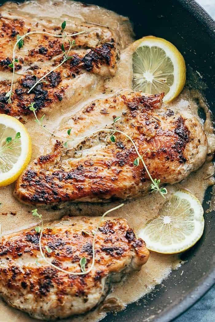 What flavor does thyme add to chicken?