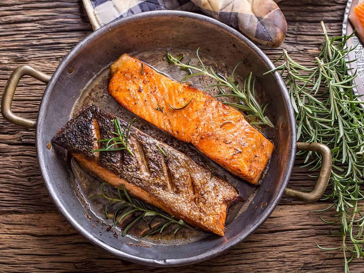 What food does salmon taste like?