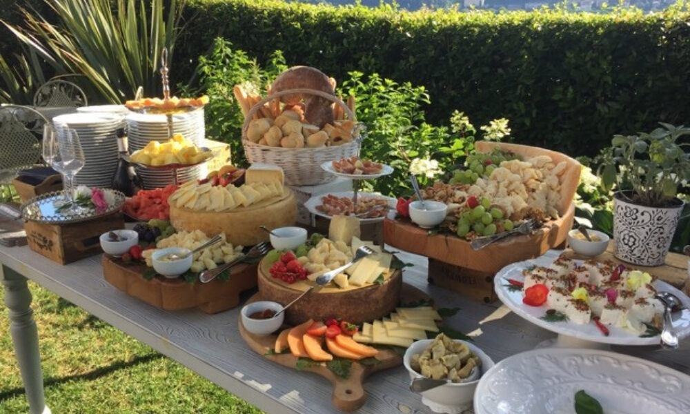 What food is served at Italian weddings?