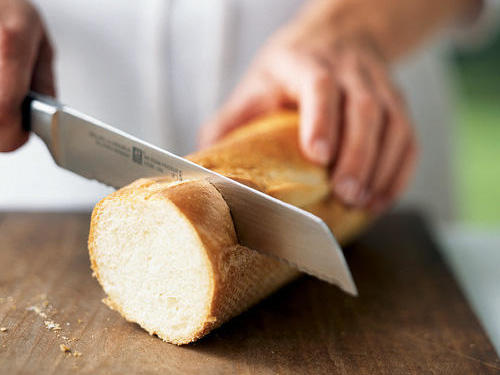 What foods do you cut with a serrated knife?