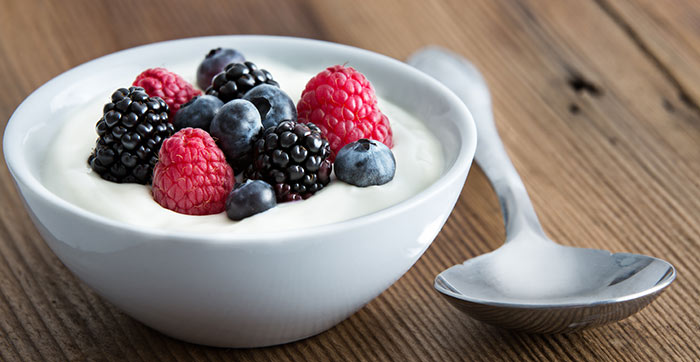 What fruits can you not eat with yogurt?