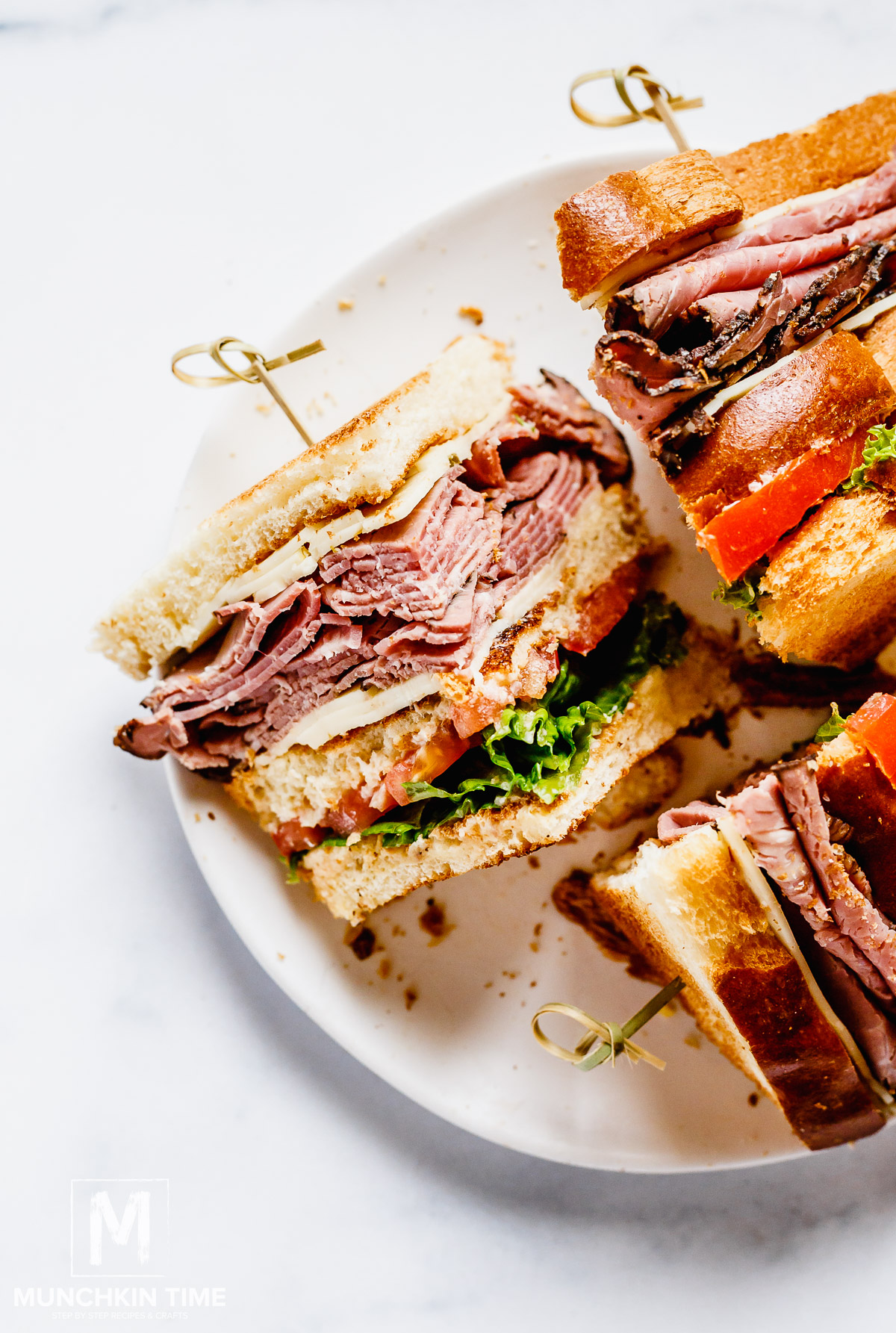 What goes good with roast beef sandwich?