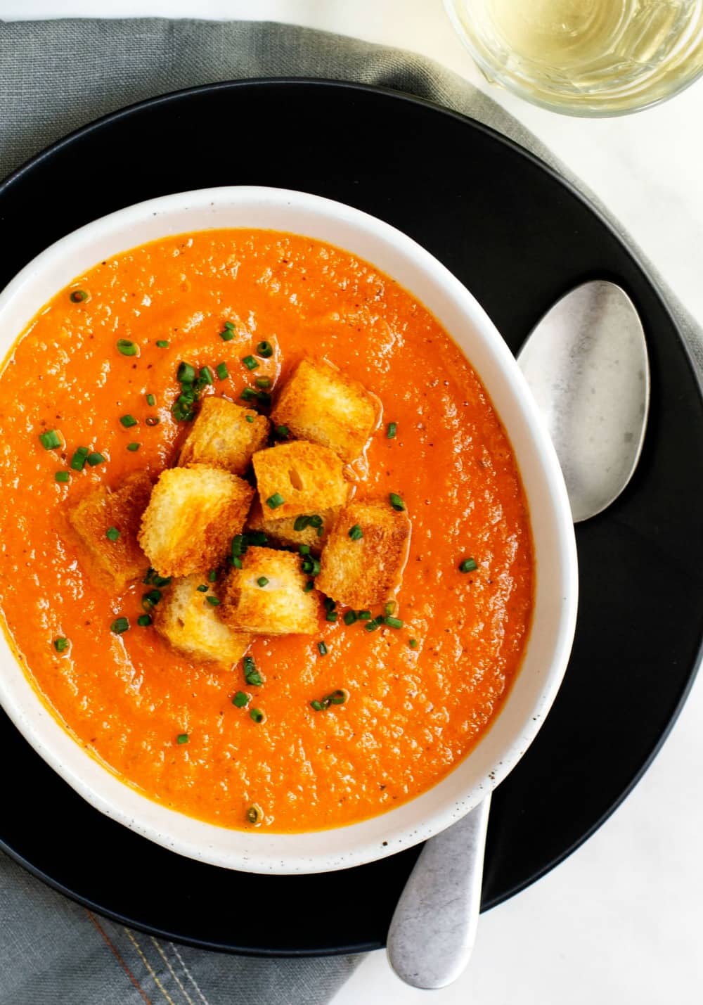 What goes well with tomato bisque soup?