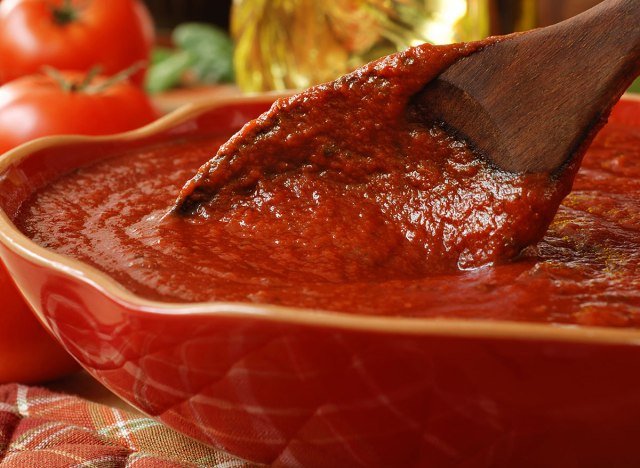 What happens if you eat expired spaghetti sauce?