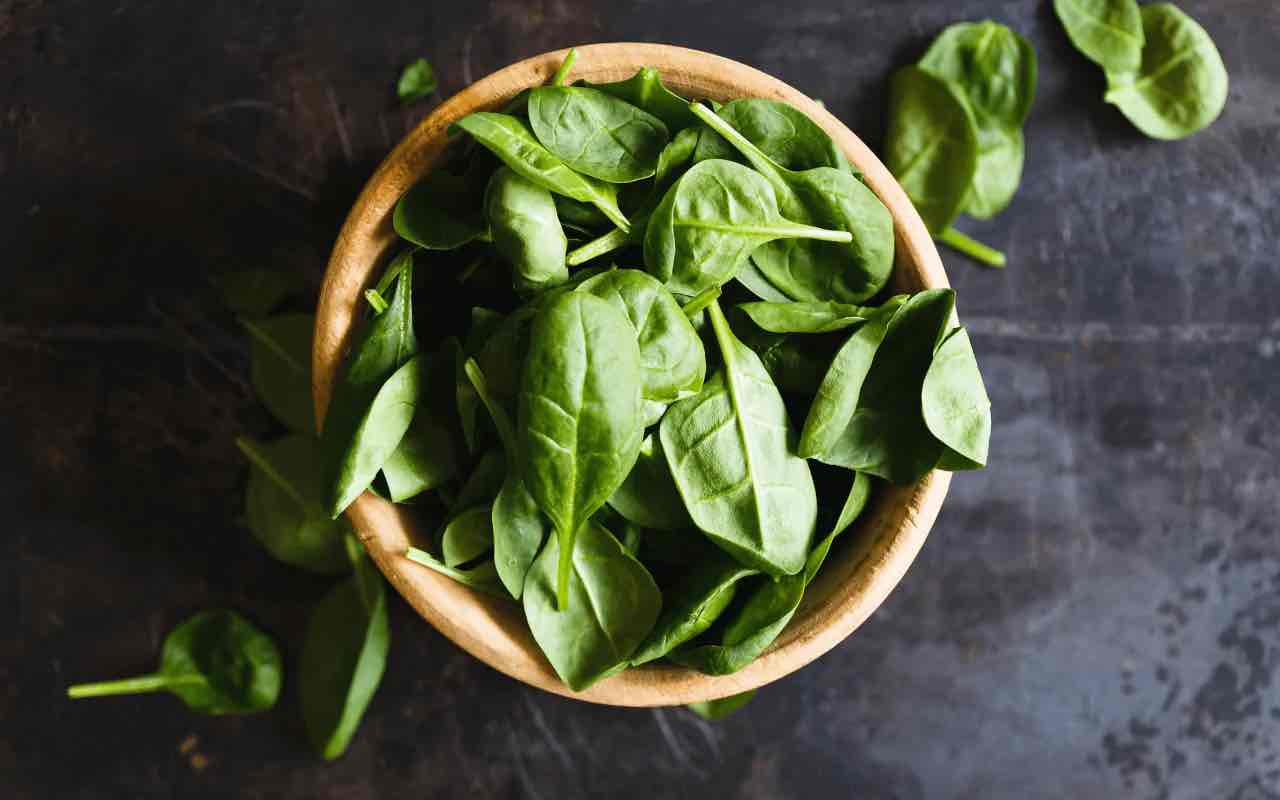 What happens if you eat raw basil?