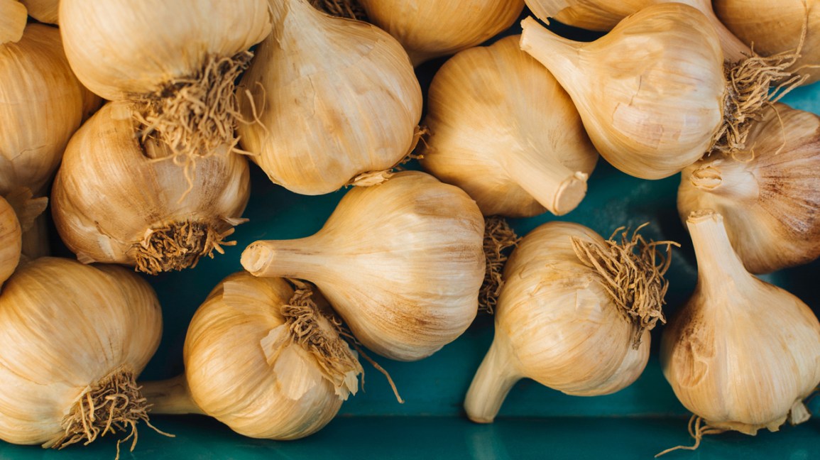 What happens if you eat too much garlic in one day?