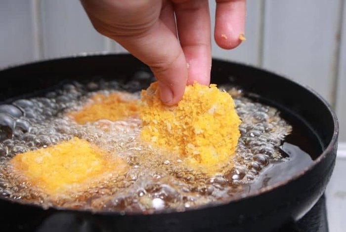 What happens if you put frozen chicken in a deep fryer?