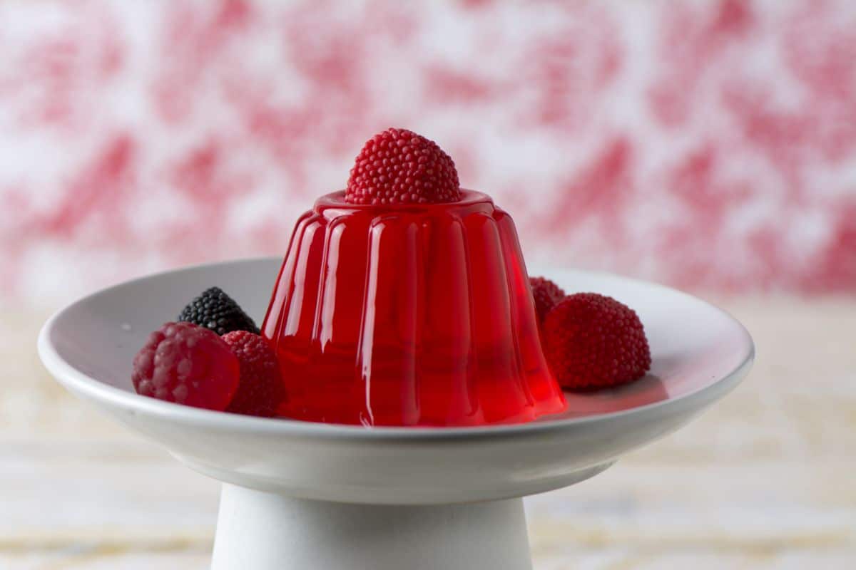 What happens if you put jelly in the microwave?