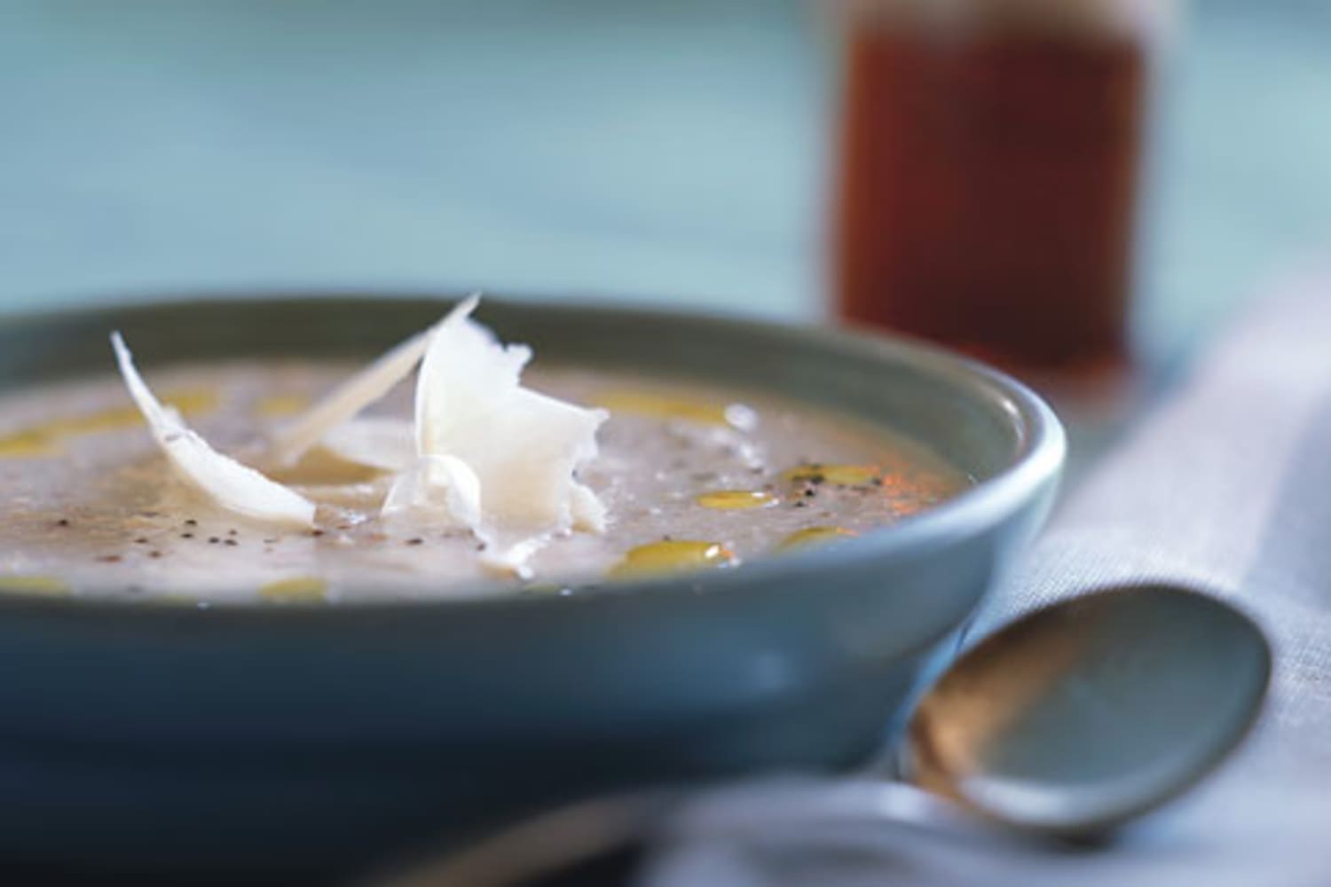 What happens if you put oil in a soup bowl?