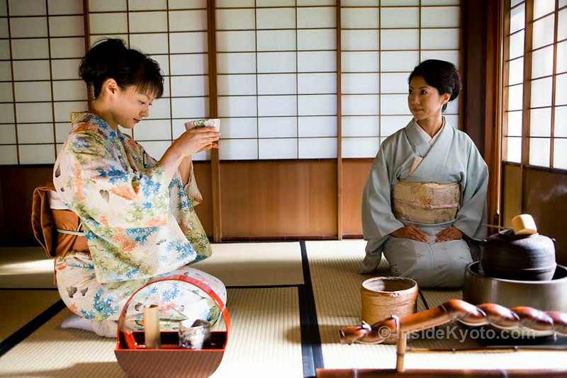 What happens in a tea ceremony?