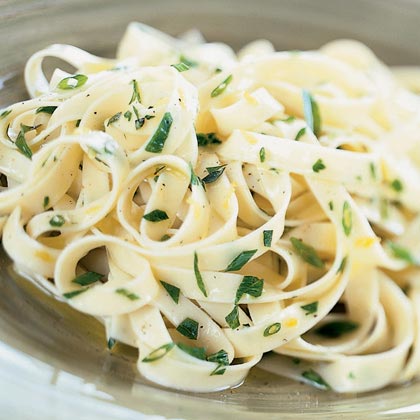 What herbs are good on Alfredo?