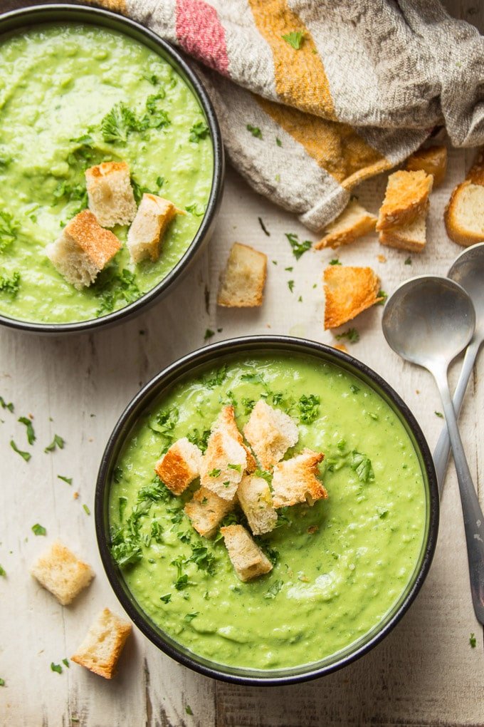 What herbs go with pea soup?