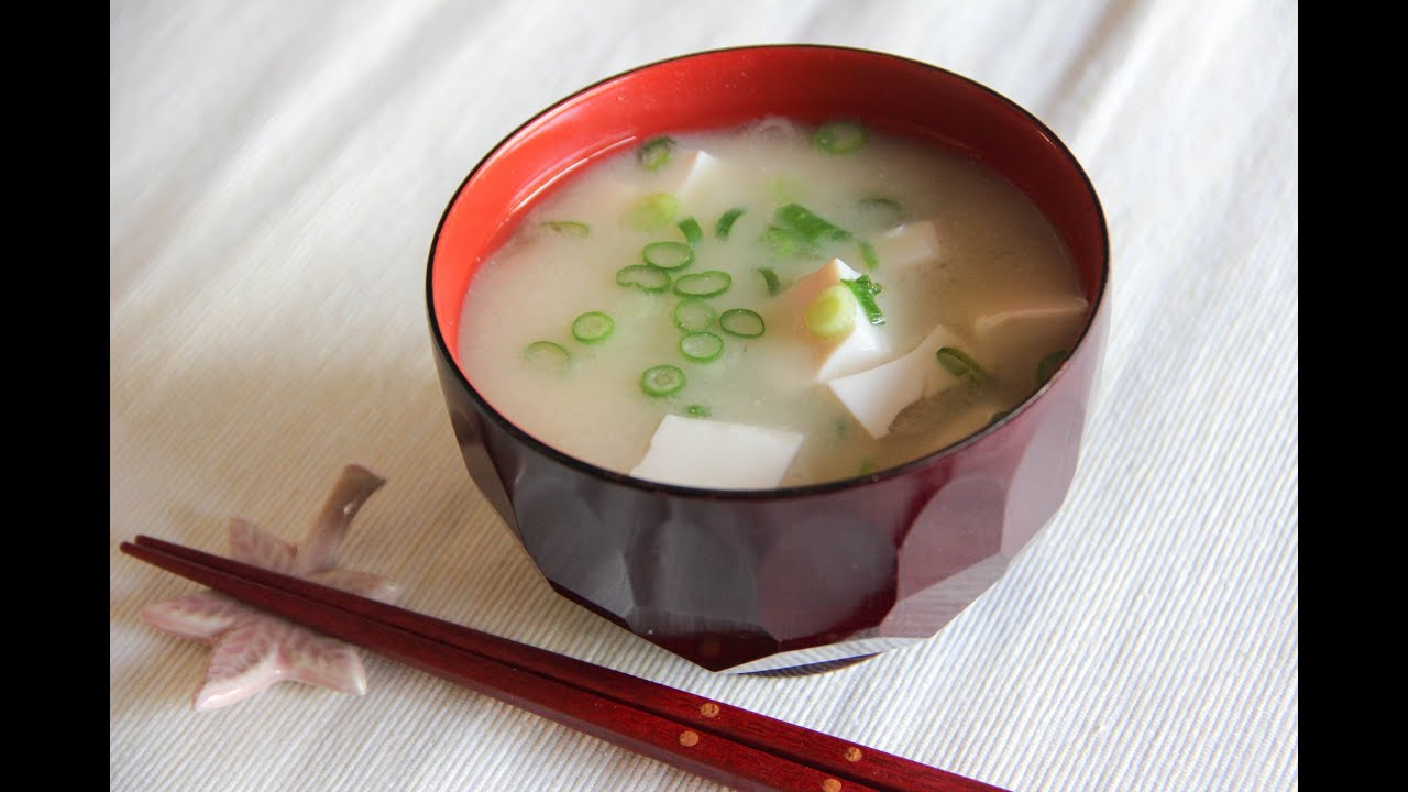 What ingredients are in traditional miso soup?