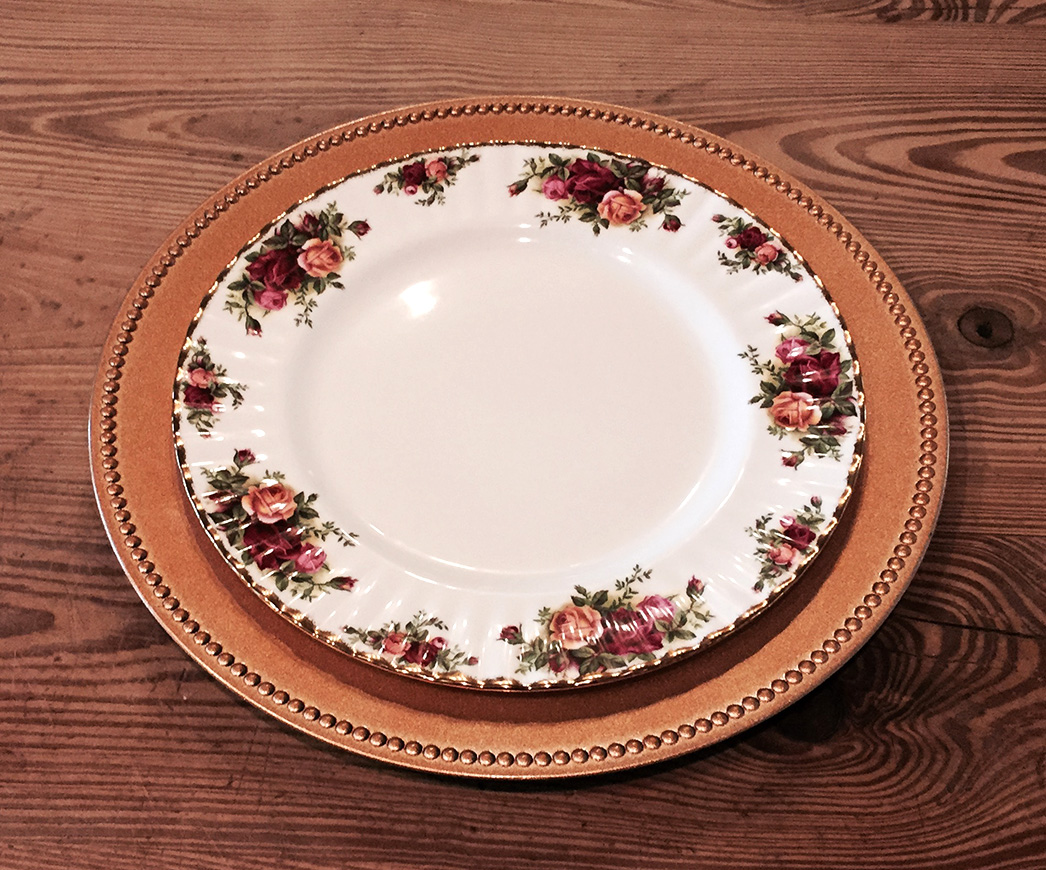 What is a buffet plate used for?