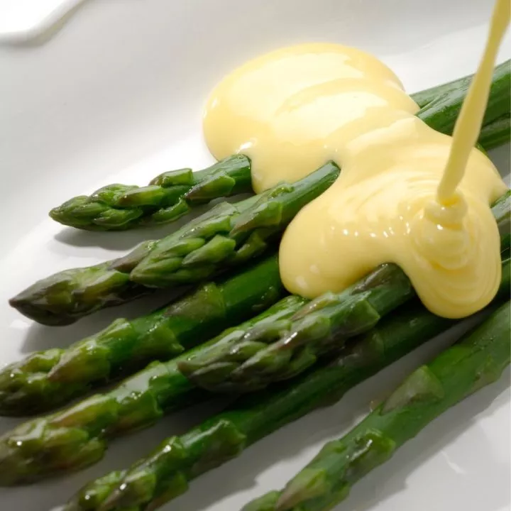 What is a good substitute for hollandaise sauce?