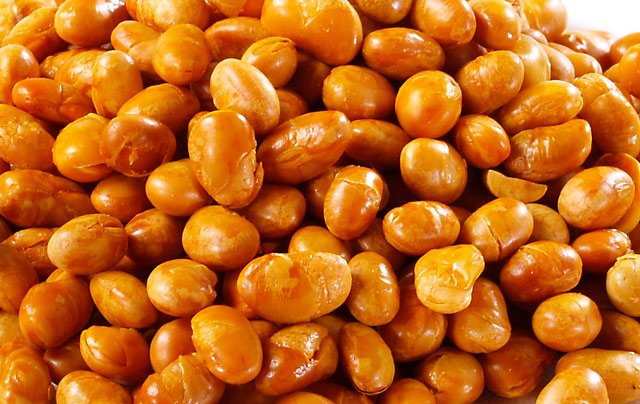 What is a serving size of roasted soybeans?