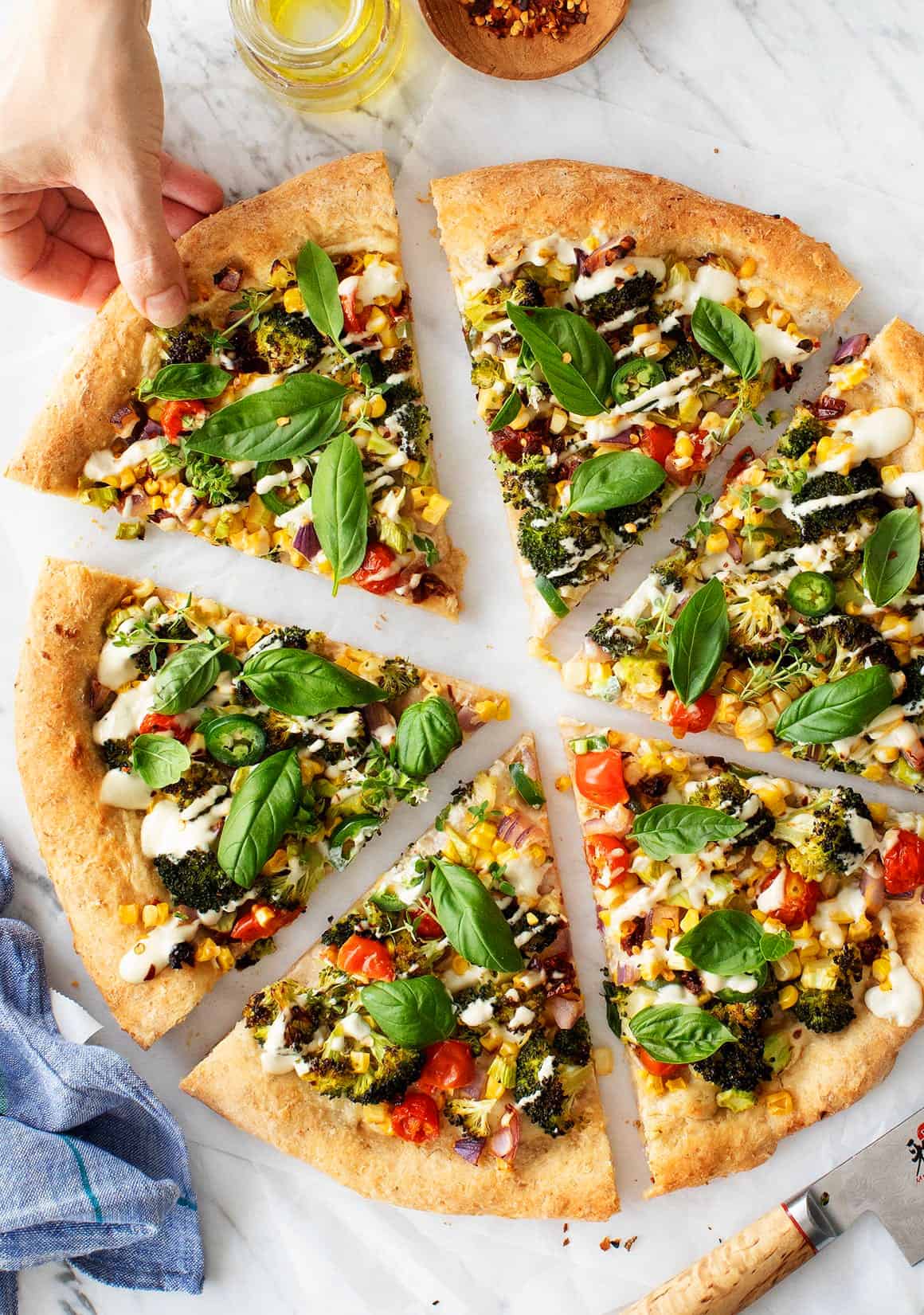 What is a vegan pizza made of?