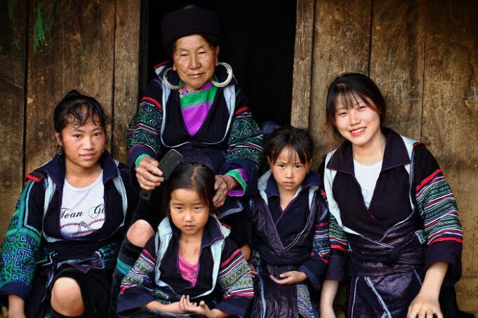 What is Black Hmong people?