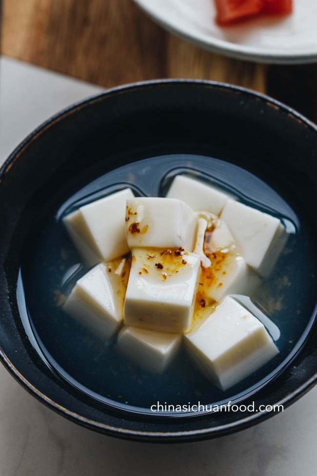 What is Chinese almond jelly made of?