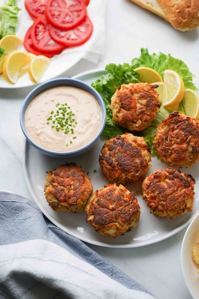 What is the best sauce to thicken crab cake?