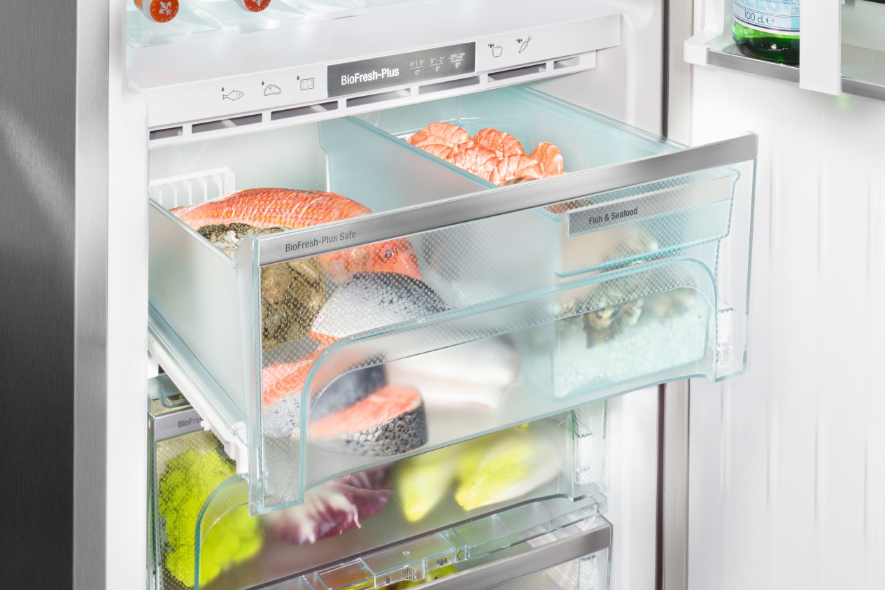 What is the best temperature to store seafood in the freezer?