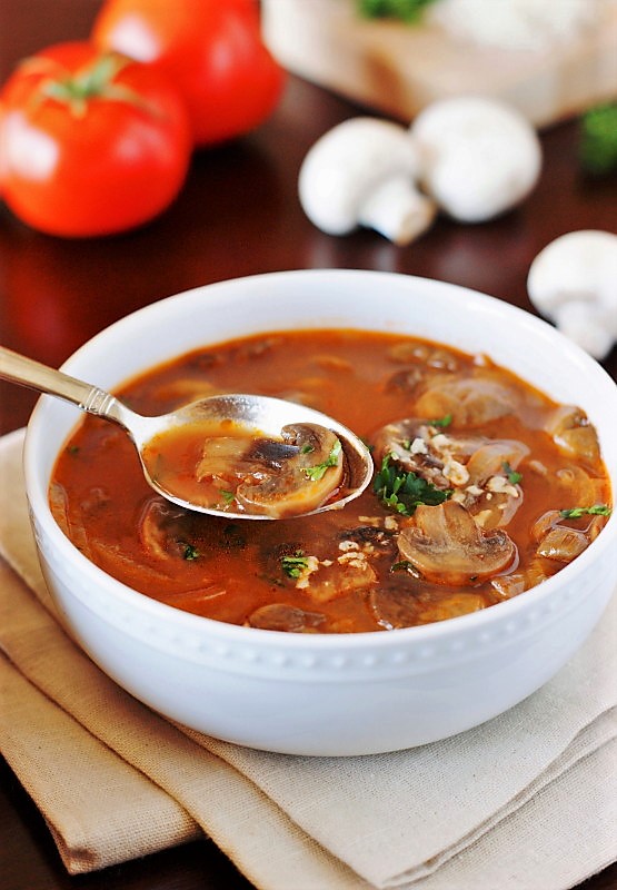 What is the best way to make tomato soup with mushrooms?