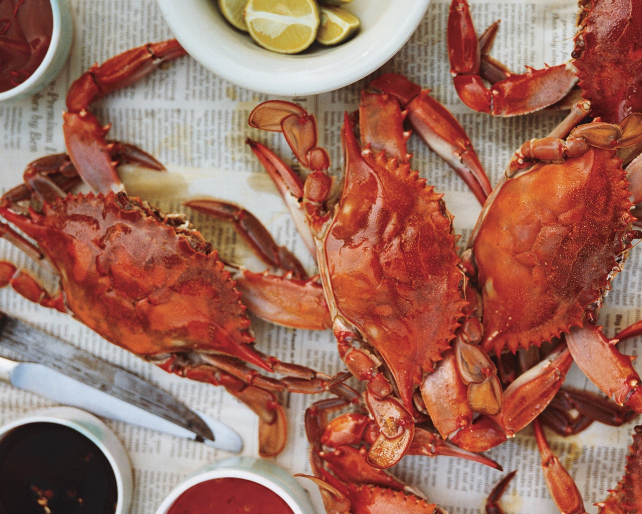 What is the best way to store frozen crabs?