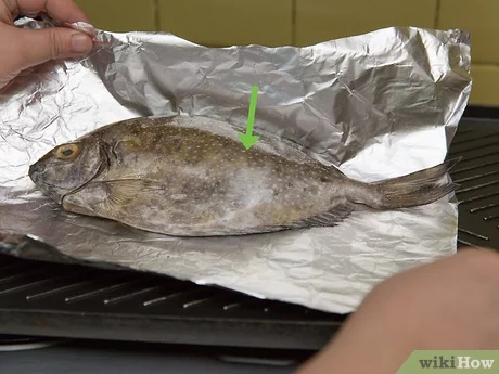 What is the correct way to use aluminum foil?