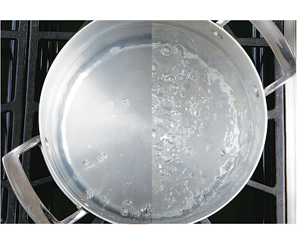 What is the difference between a rapid boil and a simmer?