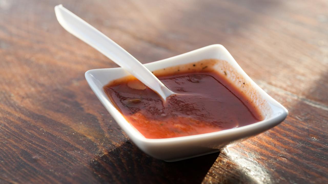 What is the difference between BBQ sauce and gravy?